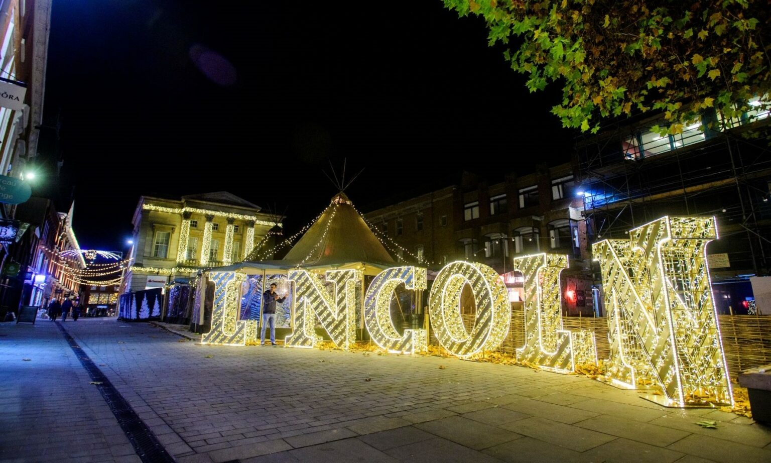 Fizzco celebrates 15 years of decorating malls | Retail Destination